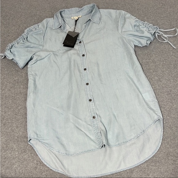 Jane and Delancey | Tops | Jane And Delancey Chambray Top Small Coastal ...